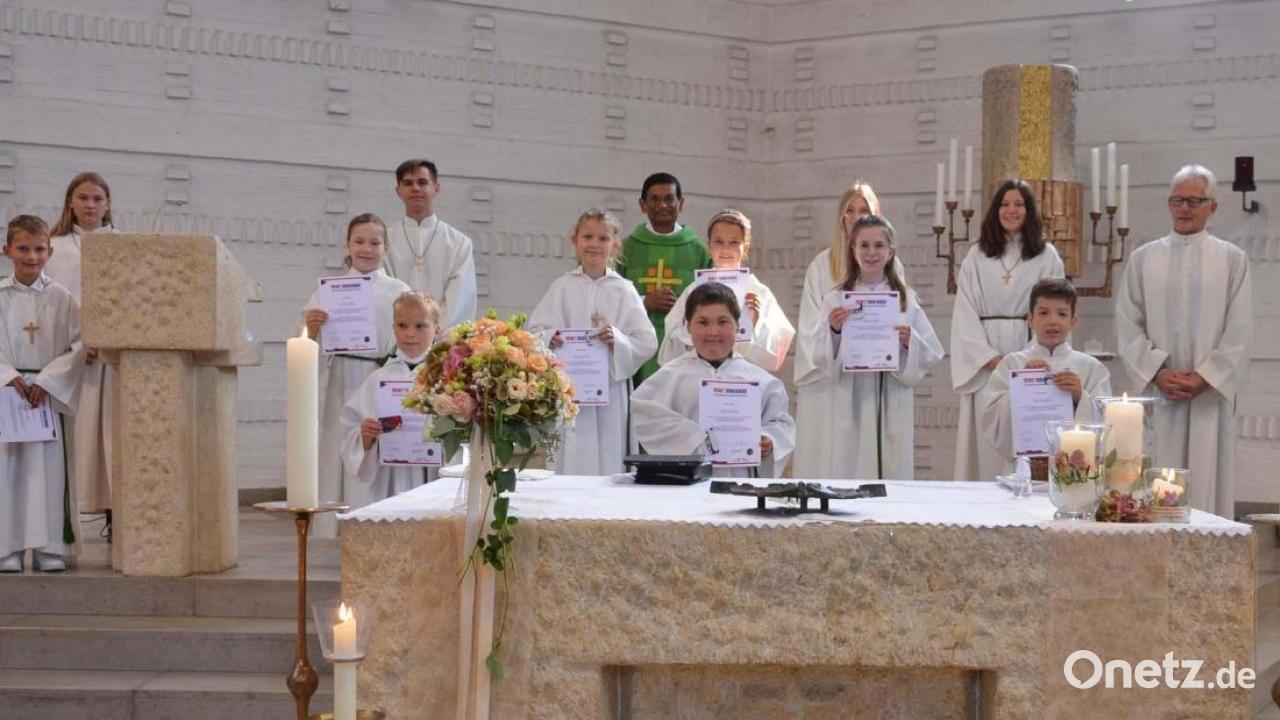 Neun neue Ministranten treten in Kirchenthumbach ihren Dienst an | Onetz