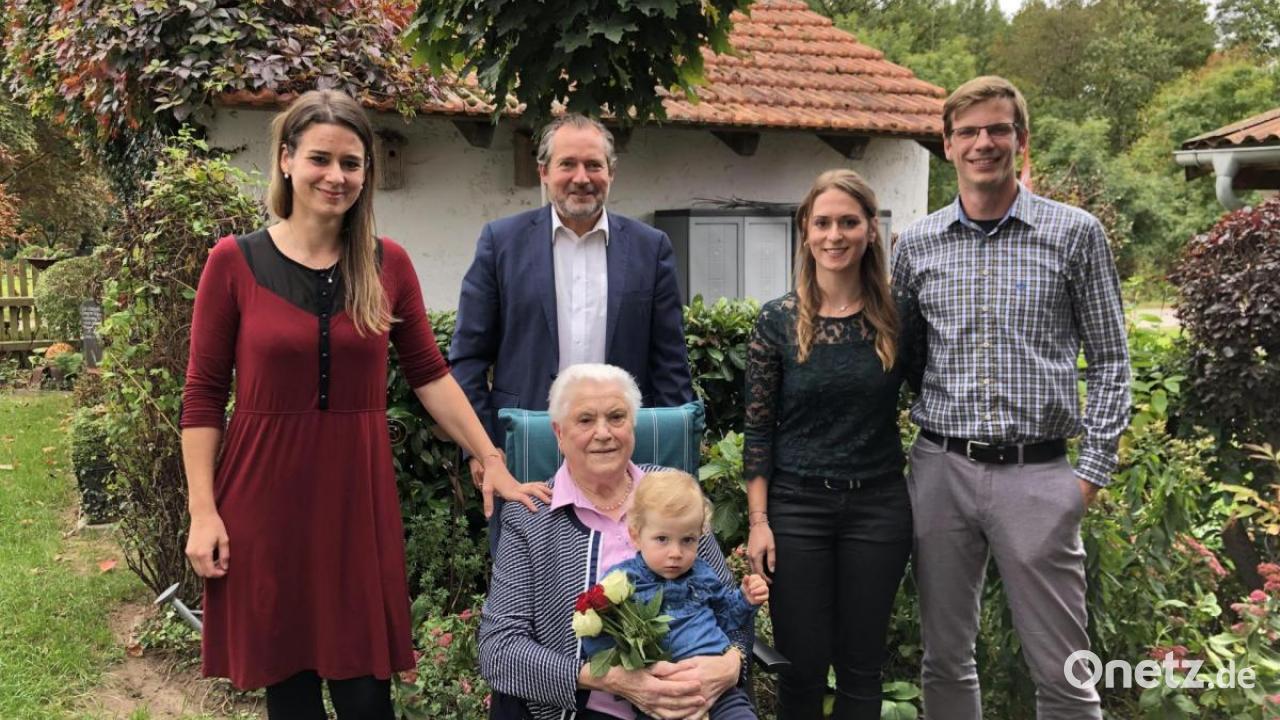 Maria Zimmermann feiert 90. Geburtstag: Jubilarin mit großem ...