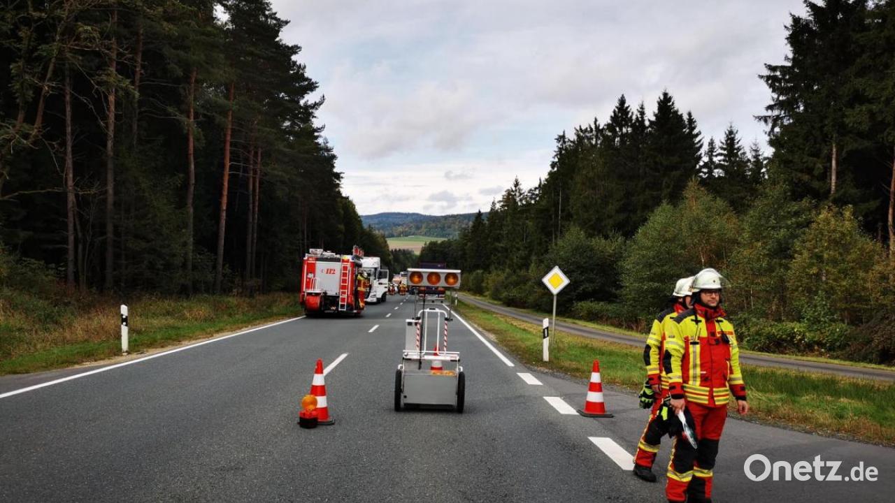Drei Verletzte nach Unfall auf B22 bei Waldeck | Onetz