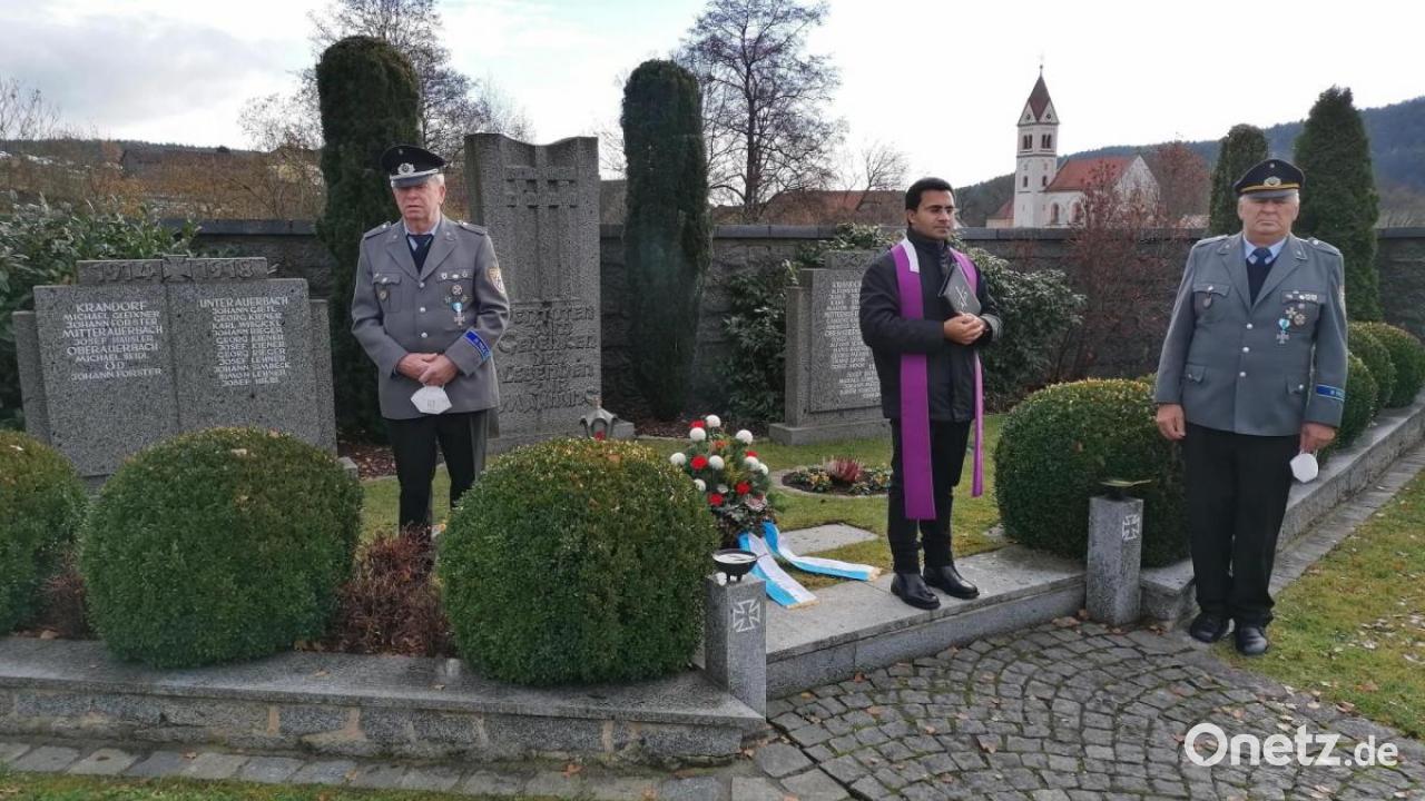 Gedenken, Mahnung und Versöhnung am Volkstrauertag in Unterauerbach | Onetz