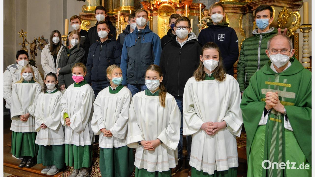 Stützen der Ehenfelder Ministranten beenden Dienst am Altar | Onetz