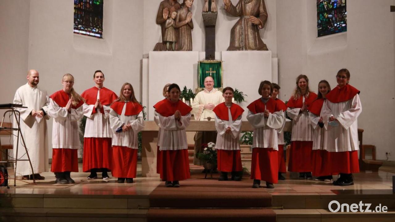 Acht neue Ministranten in der Pfarrei St. Konrad Weiden | Onetz