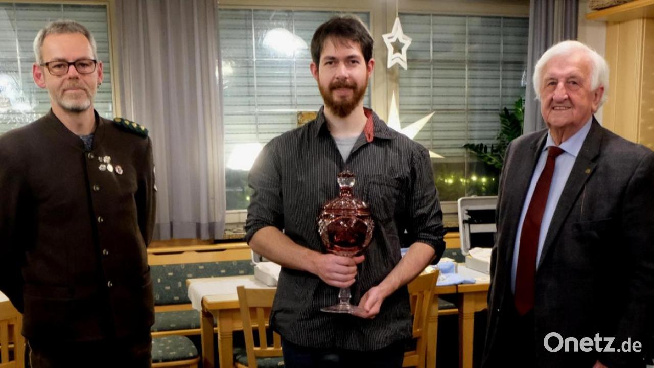 Dominik Kraus darf Fred-Lehner-Pokal behalten | Onetz