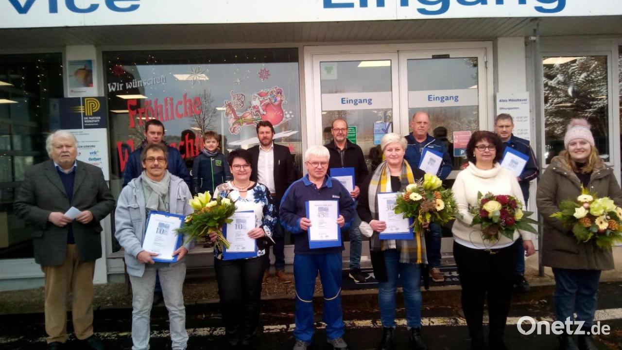 Autohaus Mössbauer dankt langjährigen Mitarbeitern | Onetz