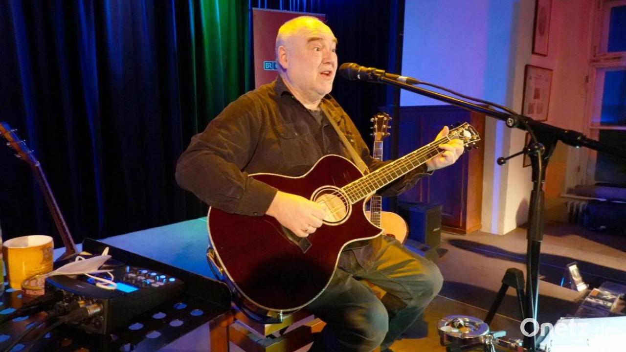 Kulturbotschafter Wolfgang Buck erklärt in Sulzbach-Rosenberg, wie der ...