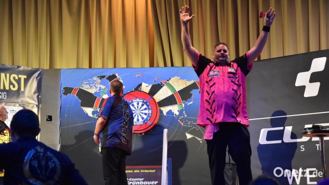 "Dog" schlägt "Duzza": Super Stimmung bei "Shortys Darts-Event" | Onetz