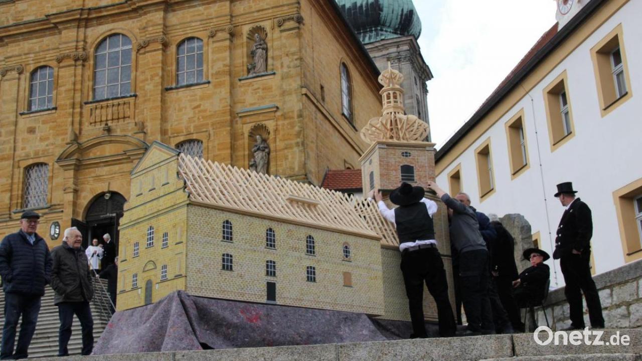 Dachstuhl-Modell der Bergkirche hat nur kurzes Gastspiel in Amberg | Onetz
