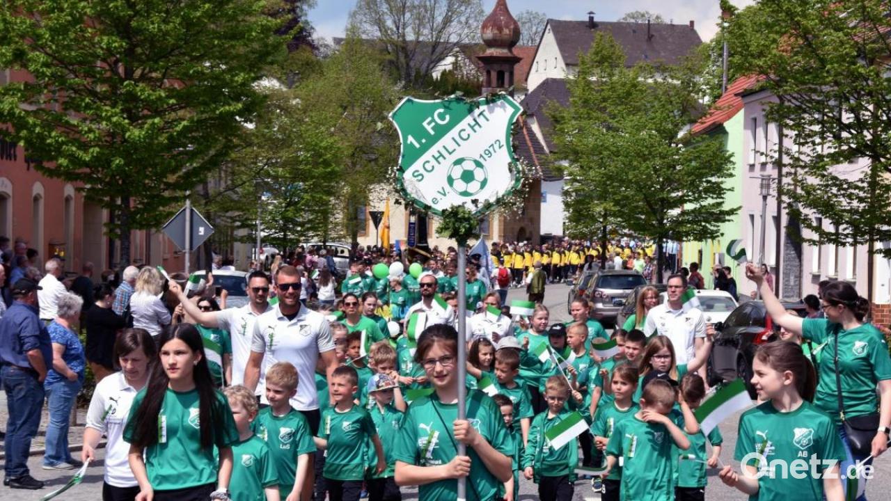 Megaparty und Kirchenzug zum Schlichter Doppeljubiläum | Onetz