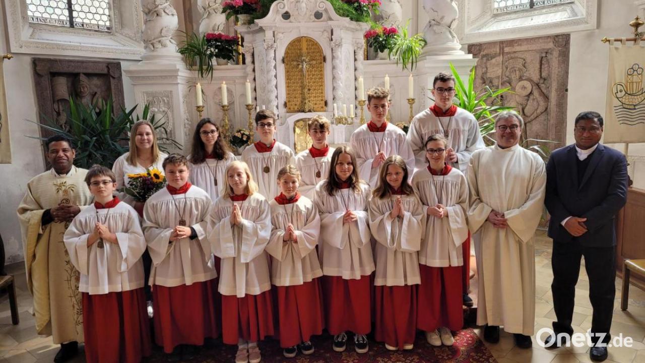 Neue Ministranten am Altar der Pfreimder Stadtpfarrkirche | Onetz