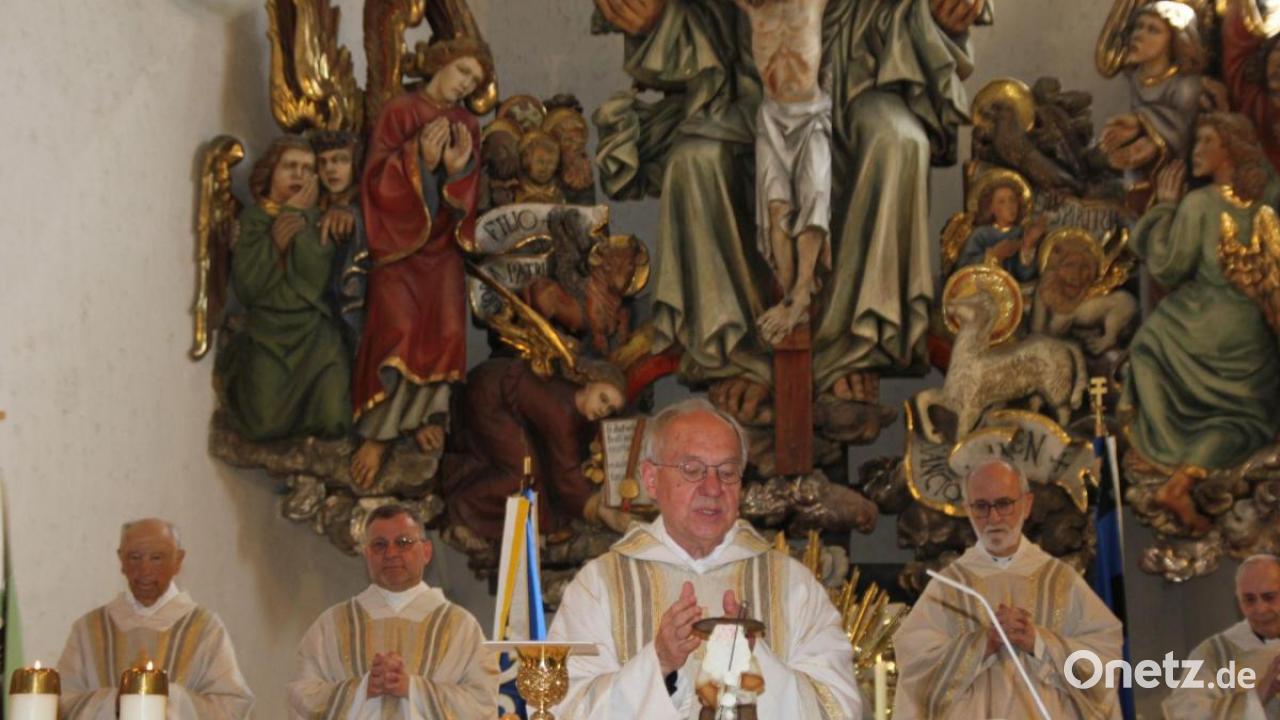Dreifaltigkeit-Pfarrer Ludwig Gradl feiert 40 Jahre Priester und 70 Lebensjahre | Onetz