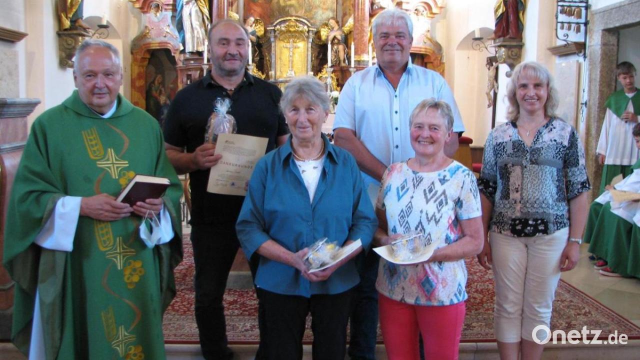 Pfarrei Wondreb verabschiedet Pfarrgemeinderäte und Ministranten | Onetz