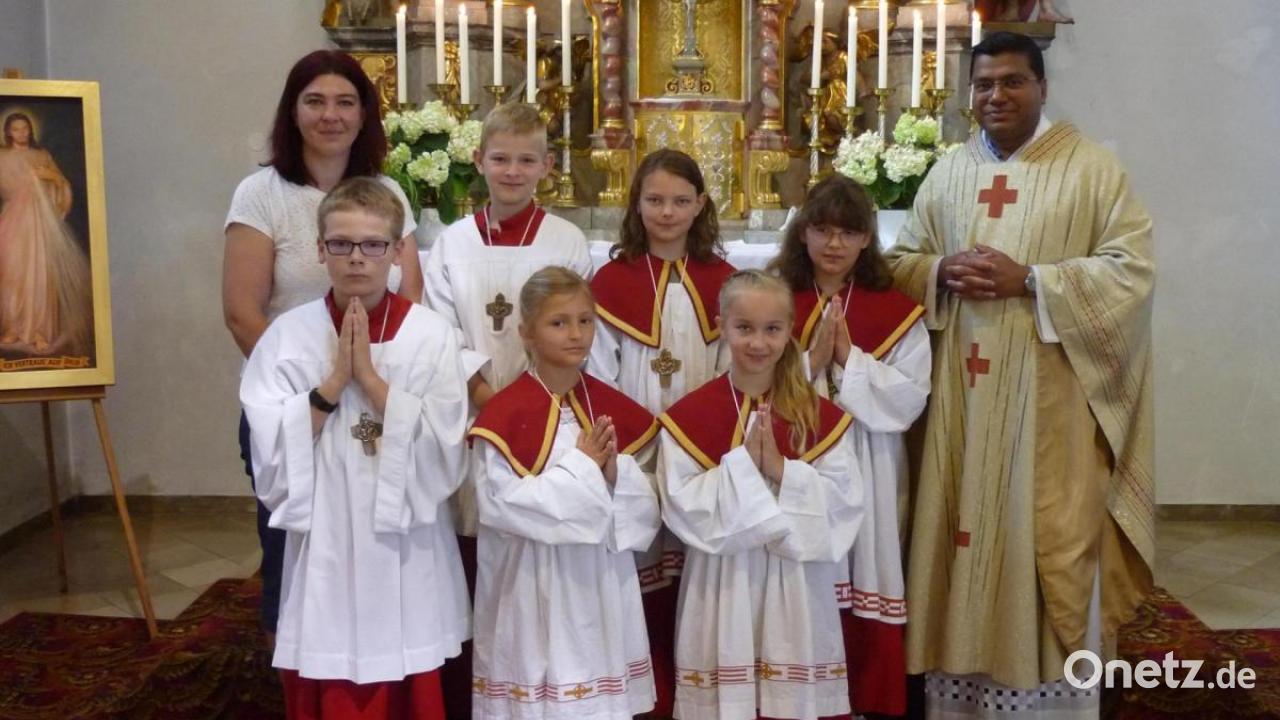 Freude über sechs neue Ministranten in Wurz | Onetz