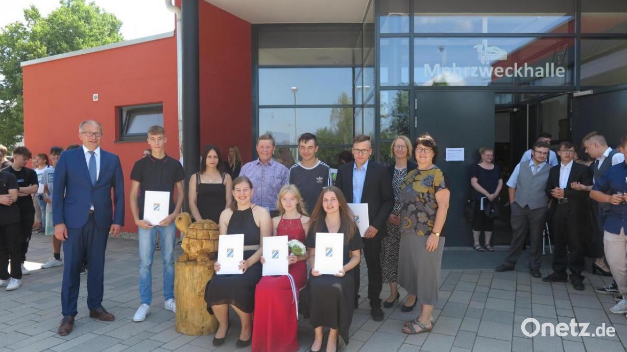 Abschlussfeier in der Mittelschule Kemnath: Derzeit leichter Einstieg in Berufswelt | Onetz