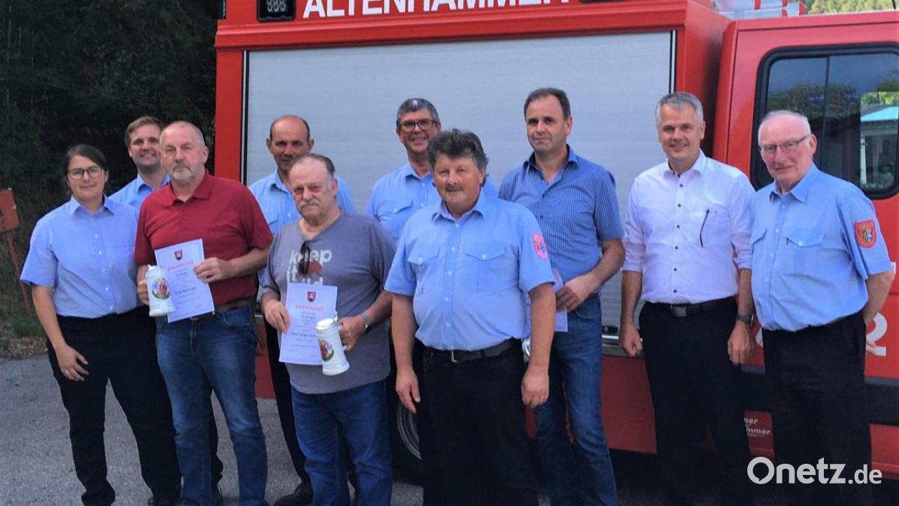 Feuerwehr Altenhammer blickt zurück und ehrt treue Mitglieder | Onetz
