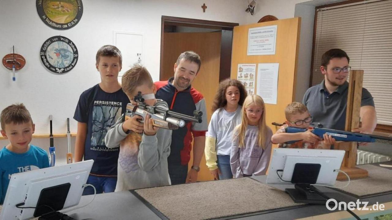 Burgschützen aus Flossenbürg beenden Ferienprogramm | Onetz