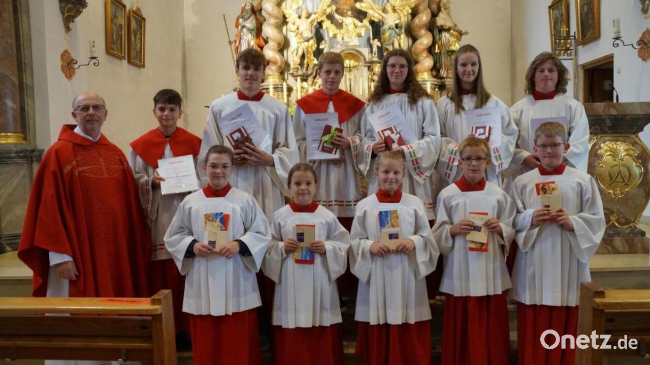 Fünf neue Ministranten in den Dienst der Pfarrei Teunz aufgenommen | Onetz