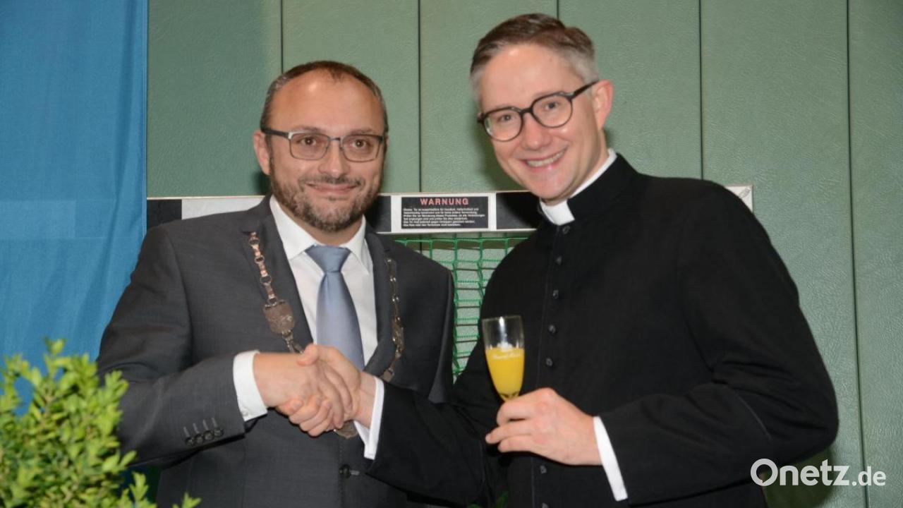 Waidhaus und Pleystein ziehen mit Pfarrer Karolczak an einem Strang | Onetz