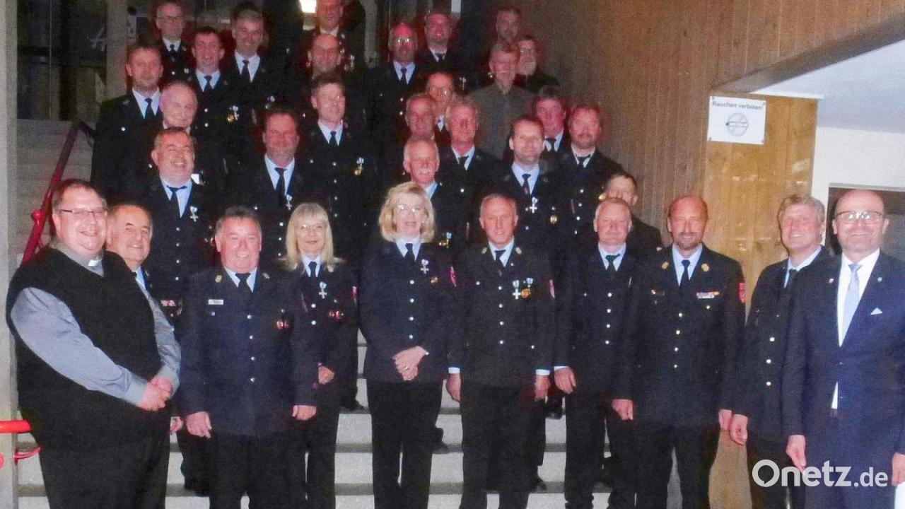 Stützen der Feuerwehr und des Marktes Schwarzhofen | Onetz