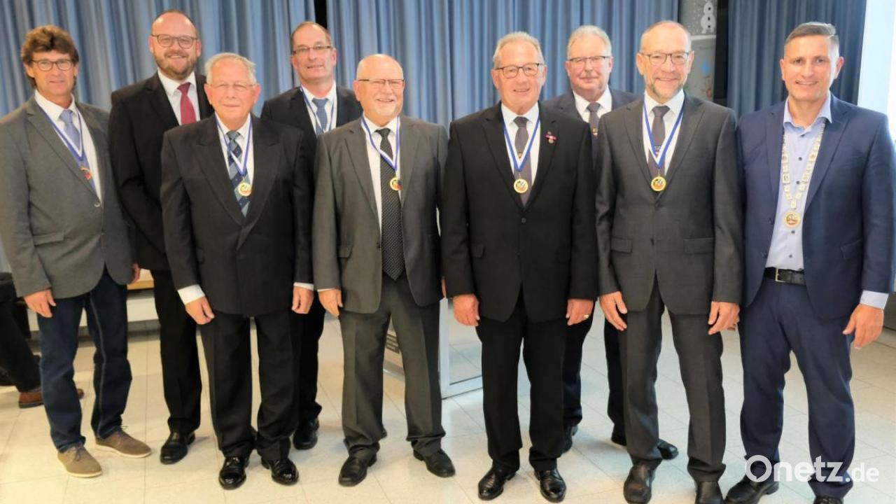 Stadt Eschenbach zeichnet verdiente Persönlichkeiten mit Bürgermedaille aus | Onetz