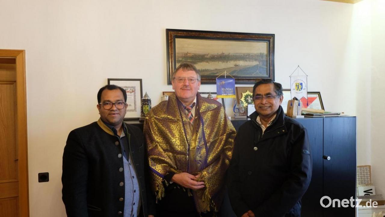 Ordenschef aus Indien zu Besuch bei Pater Robin | Onetz