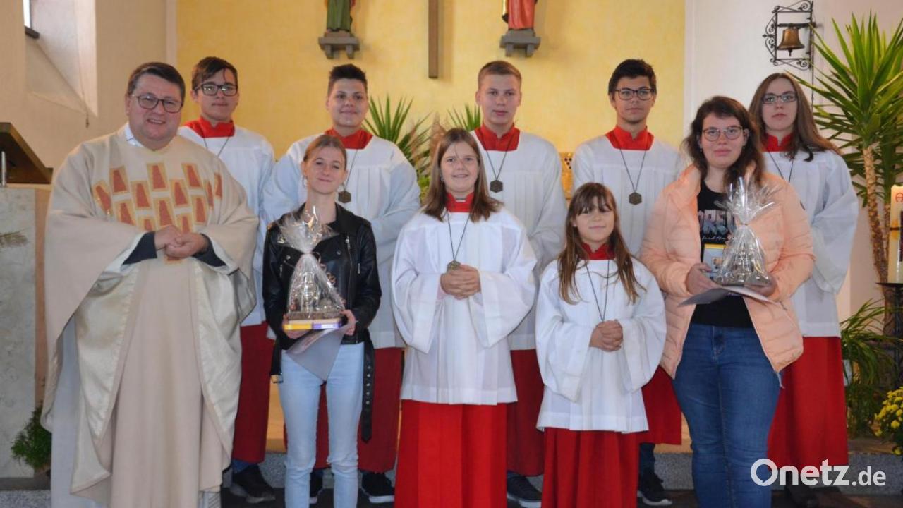 Zwei neue Ministranten in Tröbes bei Moosbach begrüßt | Onetz