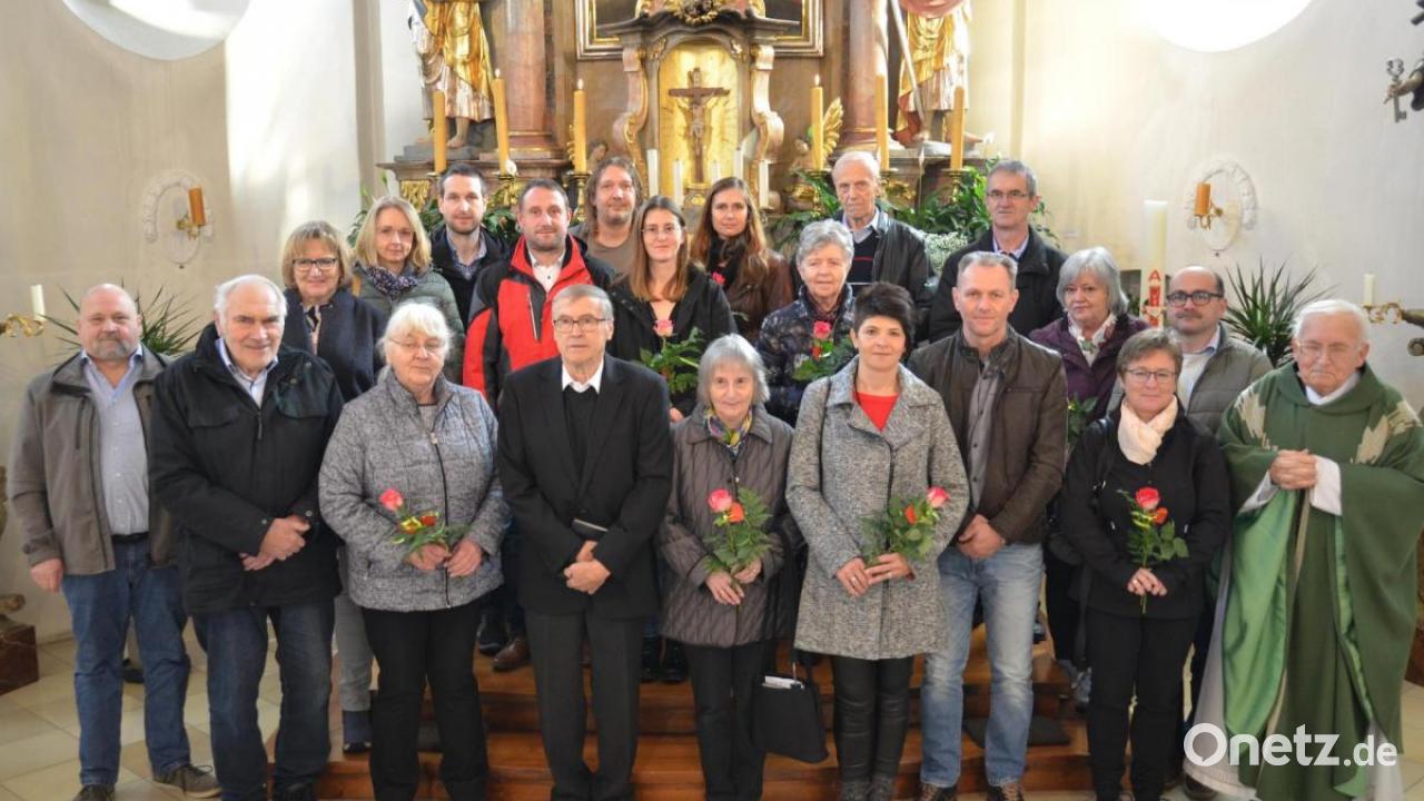Ehepaare aus der Pfarrei Roggenstein feiern ihre gemeinsamen Jahre | Onetz