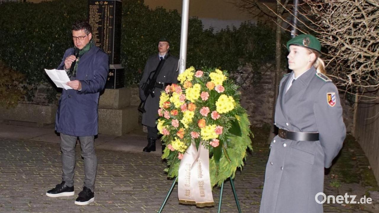 Volkstrauertag in Stadlern: Voraussetzungen für Friede und Sicherheit schaffen | Onetz