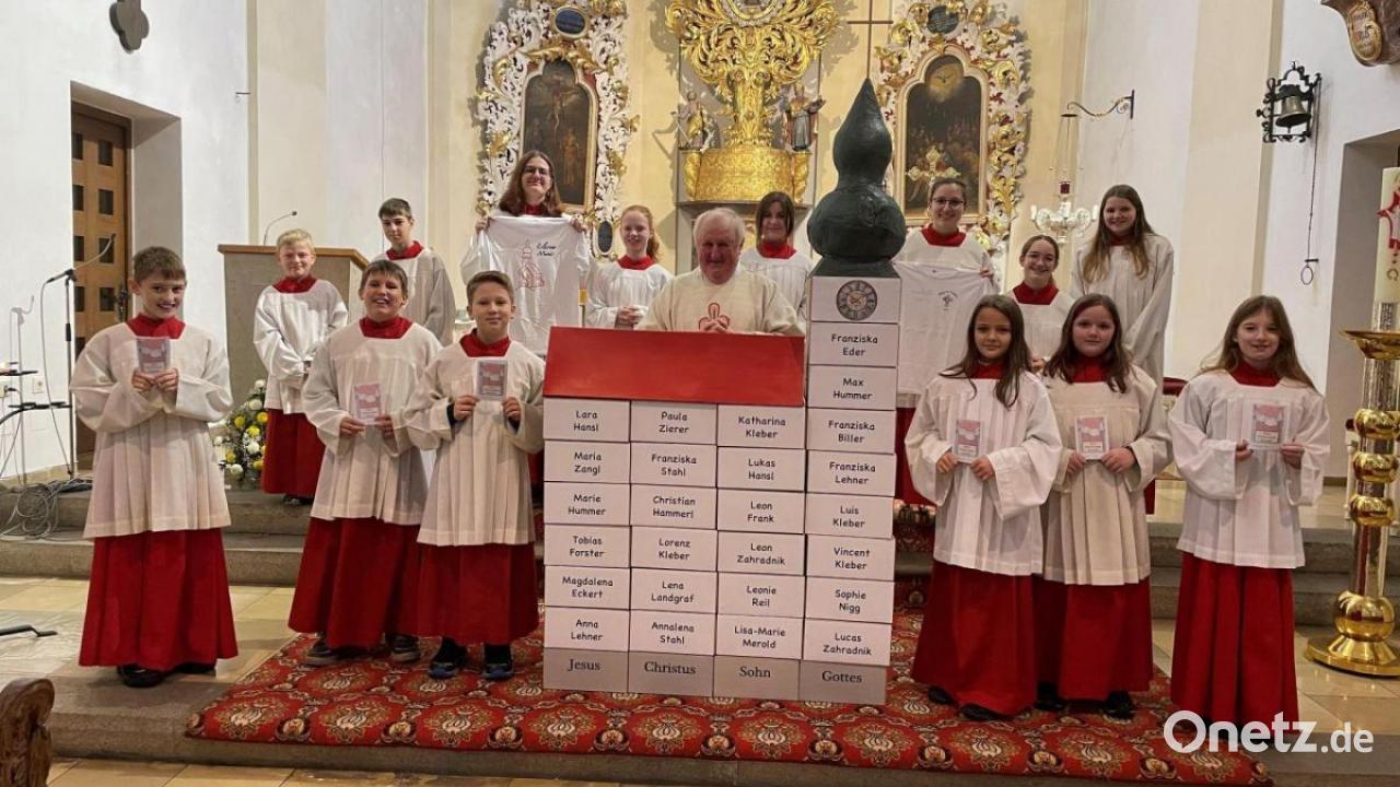 Acht neue Ministranten in Eslarn | Onetz