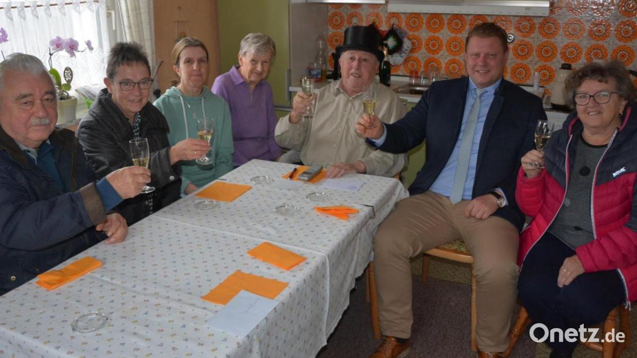 Viele Glückwünsche für Willi Schneider zum 80. Geburtstag | Onetz