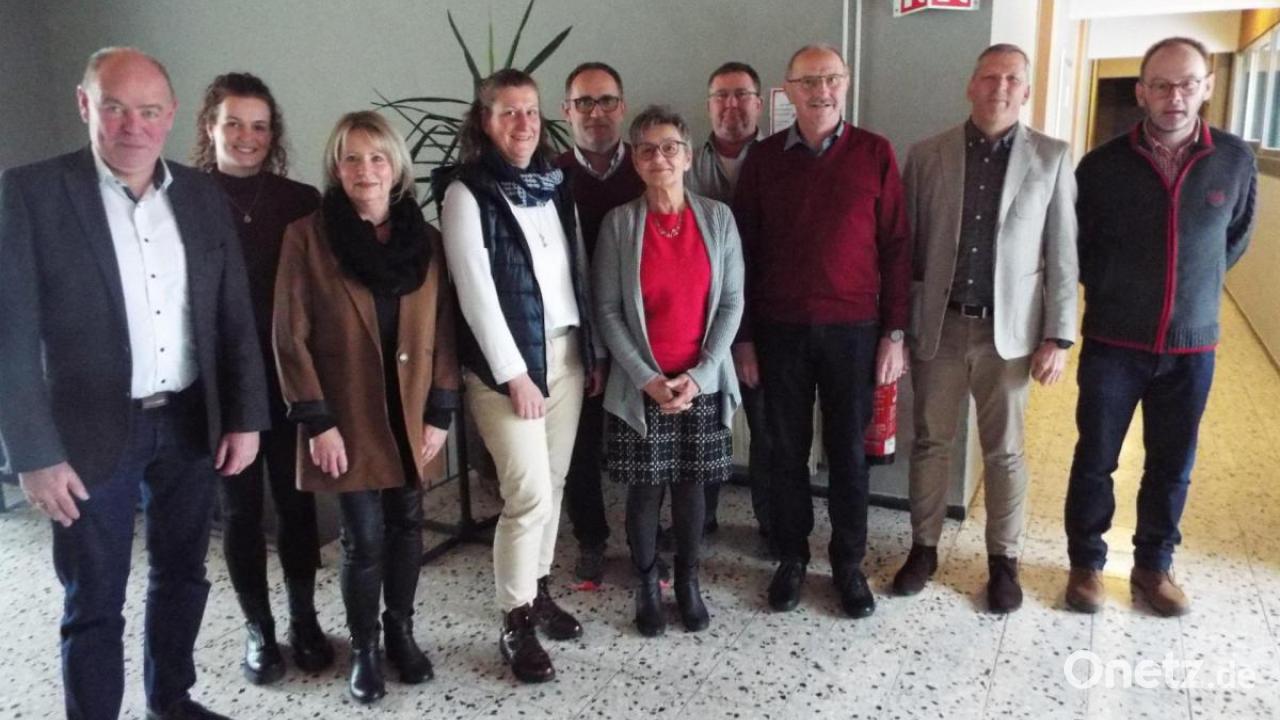 Strehl verabschiedet und ehrt langjährige Mitarbeiter | Onetz