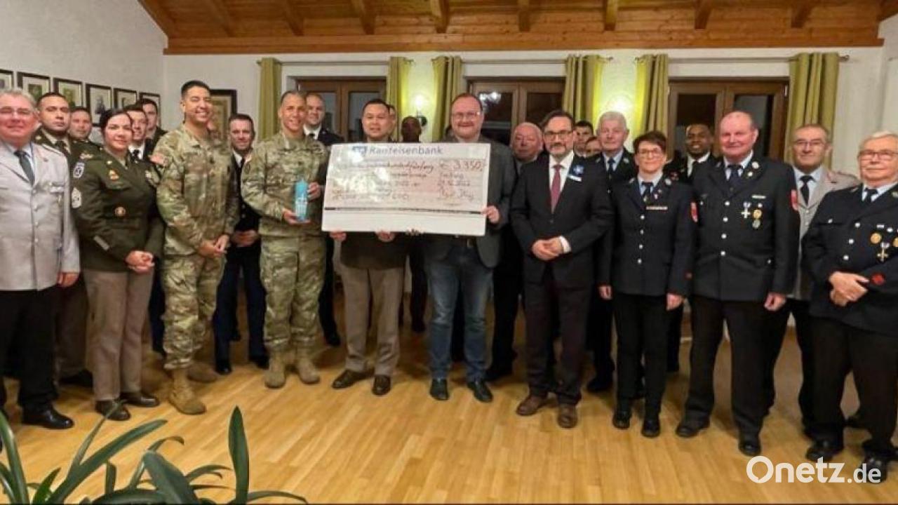 Freihunger Feuerwehren und US-Soldaten übergeben Spende an Volksbund ...