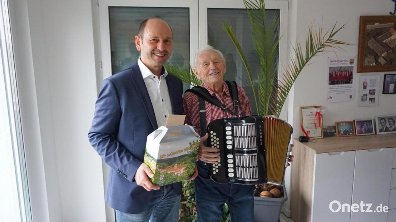 Musik begleitet 90-jährigen Josef Graf aus Ensdorf sein Leben lang | Onetz
