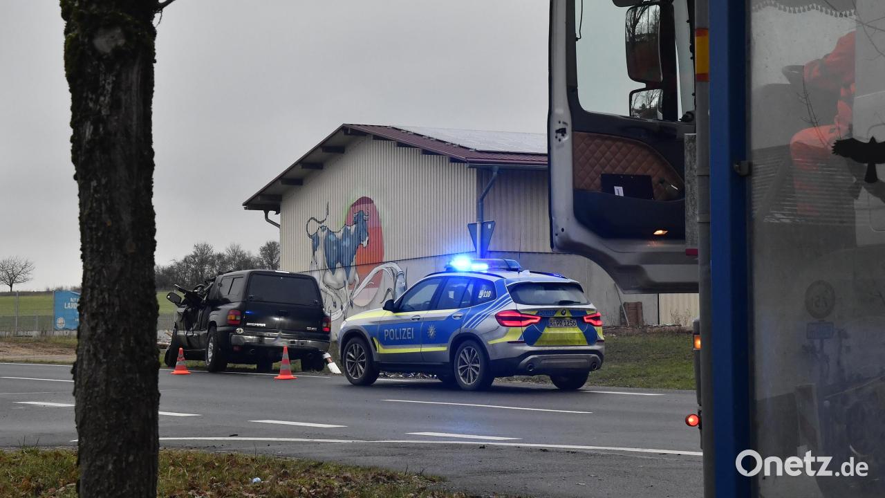 Auto rammt Lkw: Schwerer Unfall bei Hahnbach | Onetz
