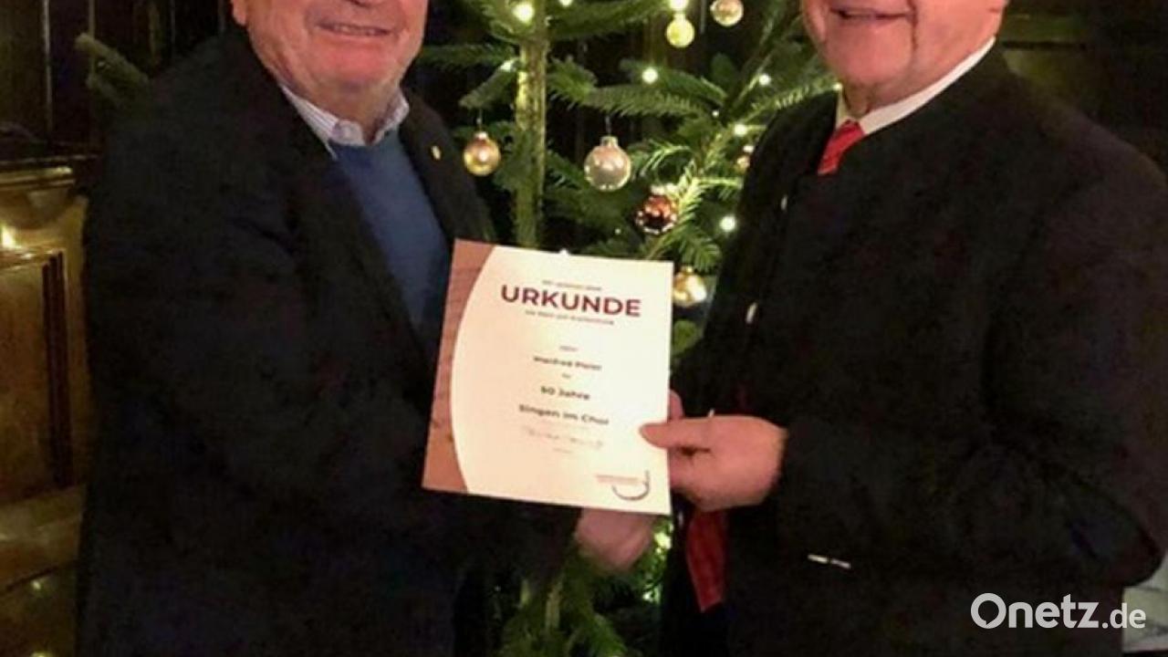 Liedertafel Kemnath dankt Manfred Pleier für 50 Jahre Treue | Onetz