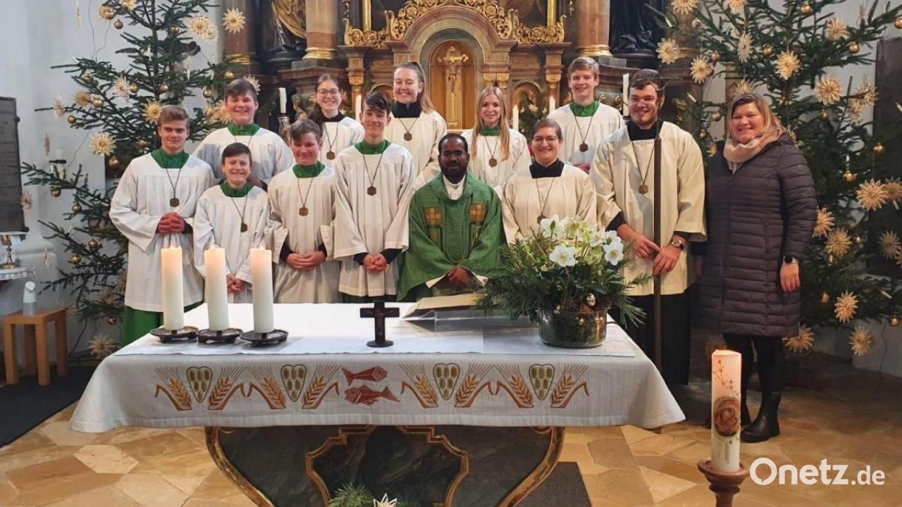 In Theuern wird Ministrantin nach 20 Jahren Dienst am Altar verabschiedet | Onetz