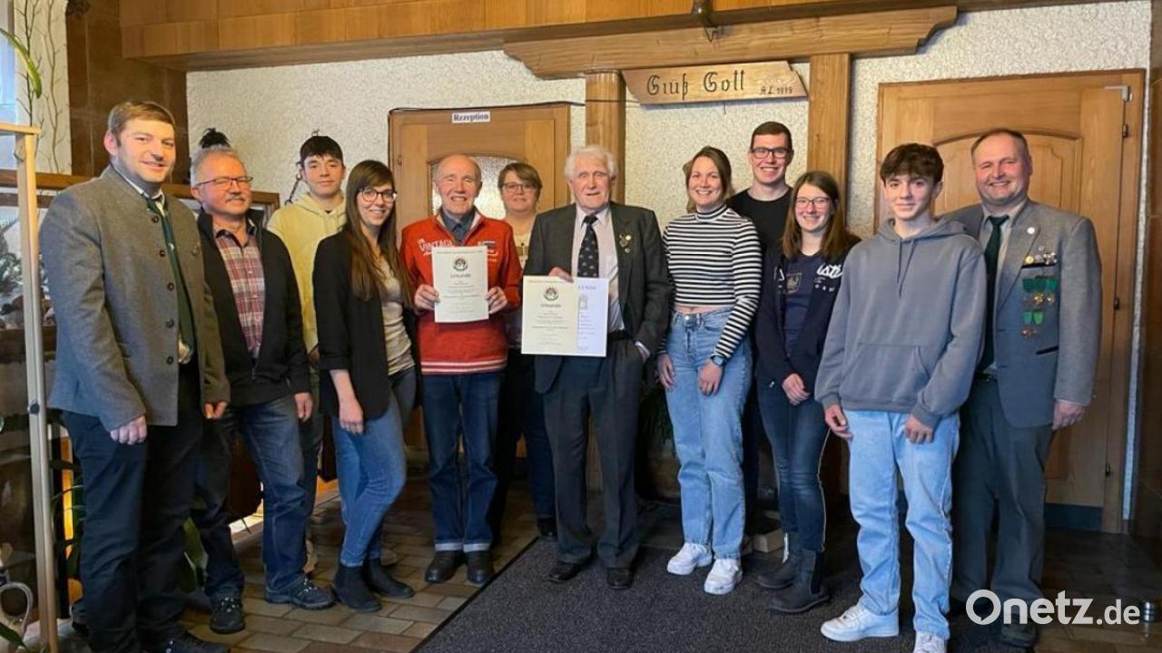 Eichenlaub Großenfalz zeichnet langjährige Mitglieder aus | Onetz