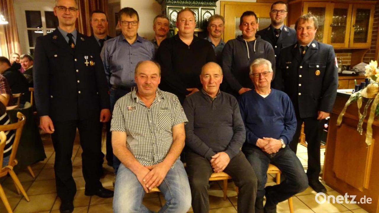 Feuerwehr Ellenfeld ehrt Mitglieder | Onetz