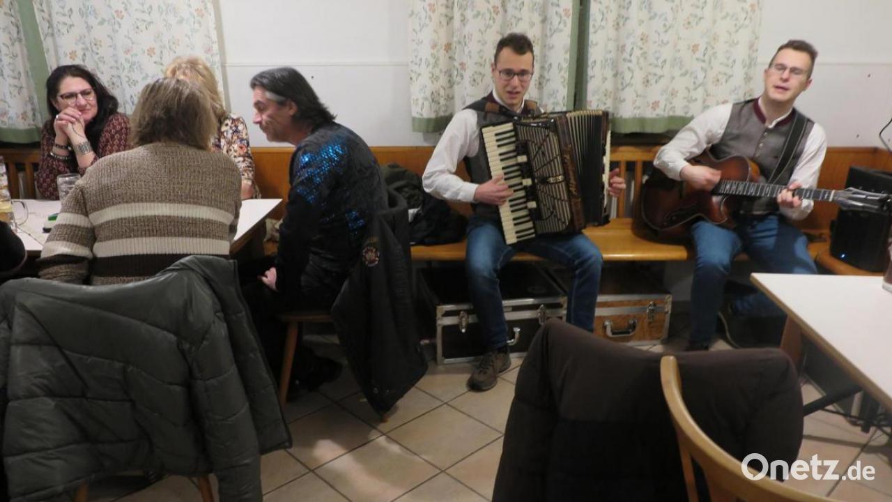 "Power hoch 2" begeistert in Schönreuth mit echter Volksmusik | Onetz