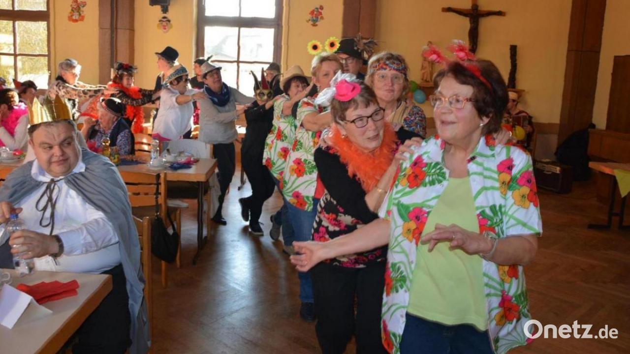 Polonaise, Stimmungsmusik und Sketche im Josefsheim | Onetz