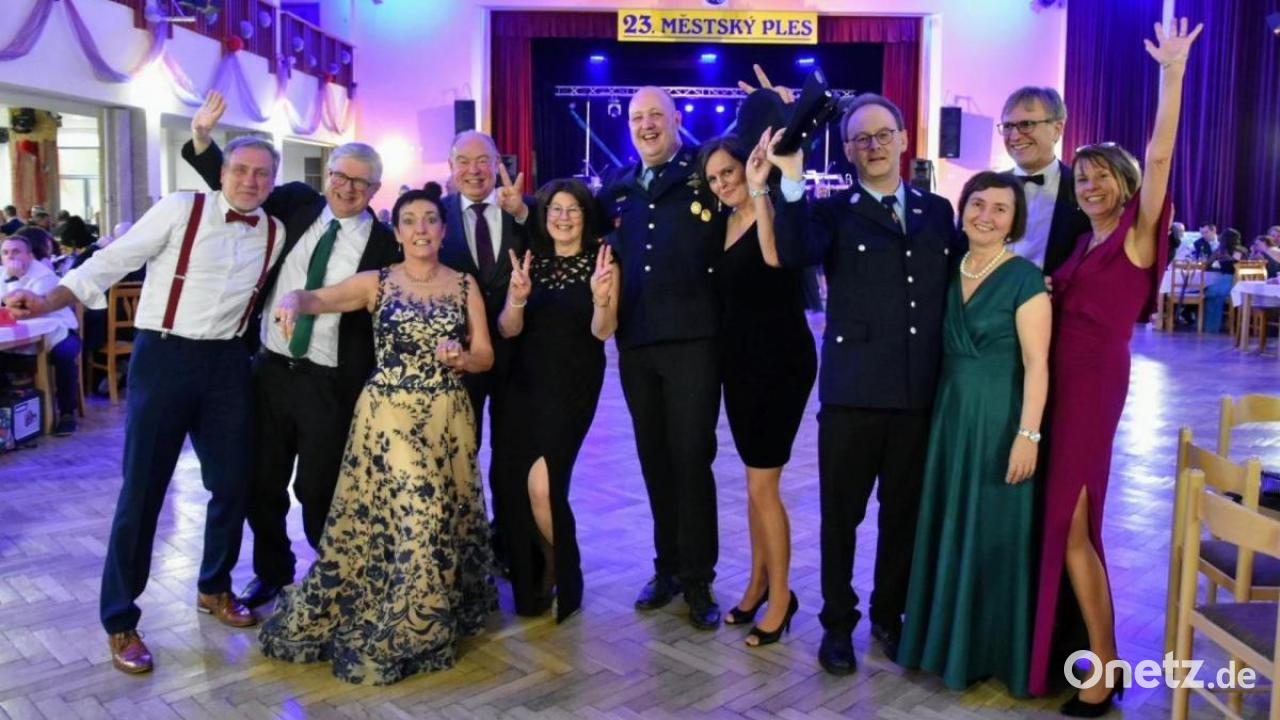 Kümmersbrucker Delegation zeigt beim Stadtball in Partnergemeinde ...
