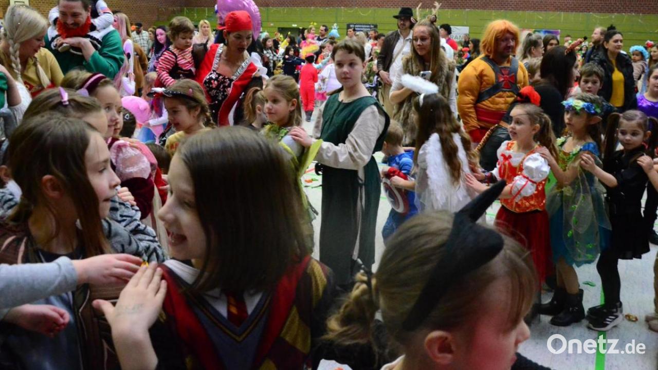 1500 Besucher beim ersten XXL-Kinderfasching in der Mehrzweckhalle | Onetz