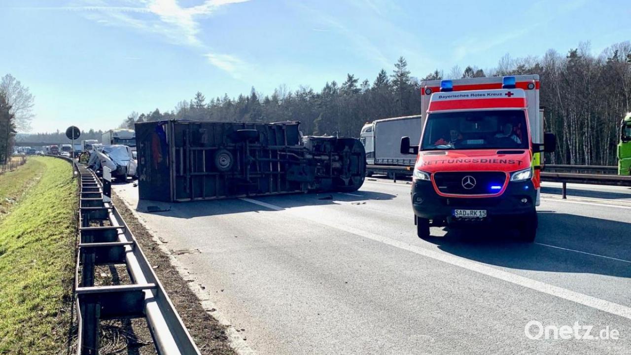A93 nach tödlichem Unfall stundenlang gesperrt | Onetz