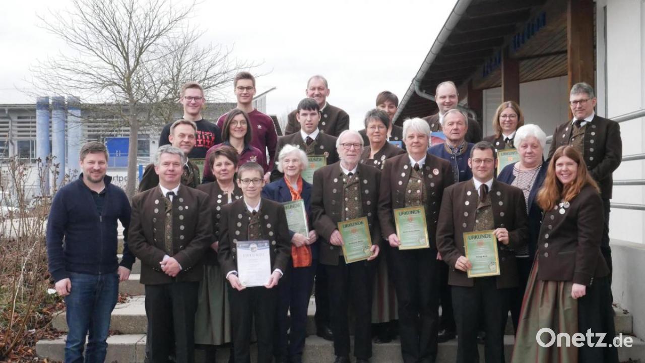 Musikkapelle Schwarzenfeld zeichnet treue Mitglieder aus | Onetz