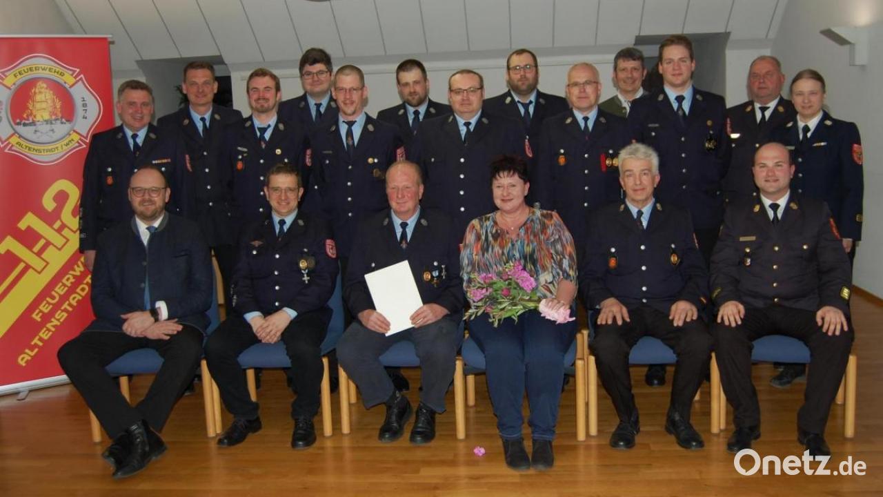Ehrenabzeichen in Gold für Stefan Troglauer bei der Feuerwehr Altenstadt | Onetz