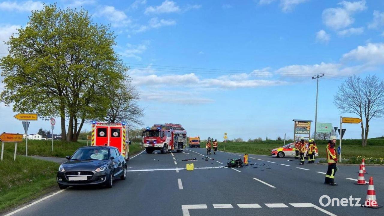 Unfall auf der B22 bei Kemnath: Auto und Motorrad prallen zusammen | Onetz