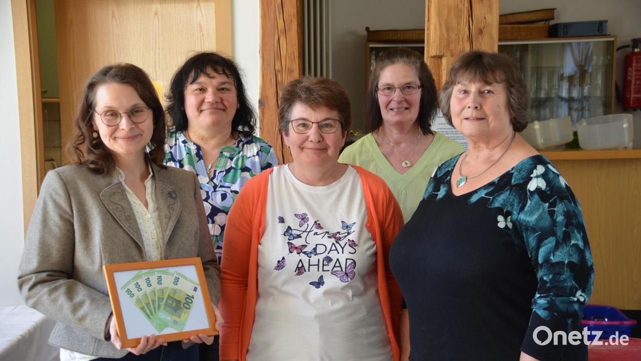 Kulmainer Seniorenkreis spendet 500 Euro für Hospizdienst | Onetz