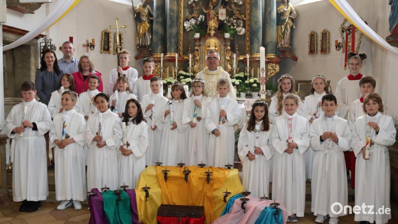 17 Mädchen und Buben feiern in Rieden ihre Erstkommunion | Onetz
