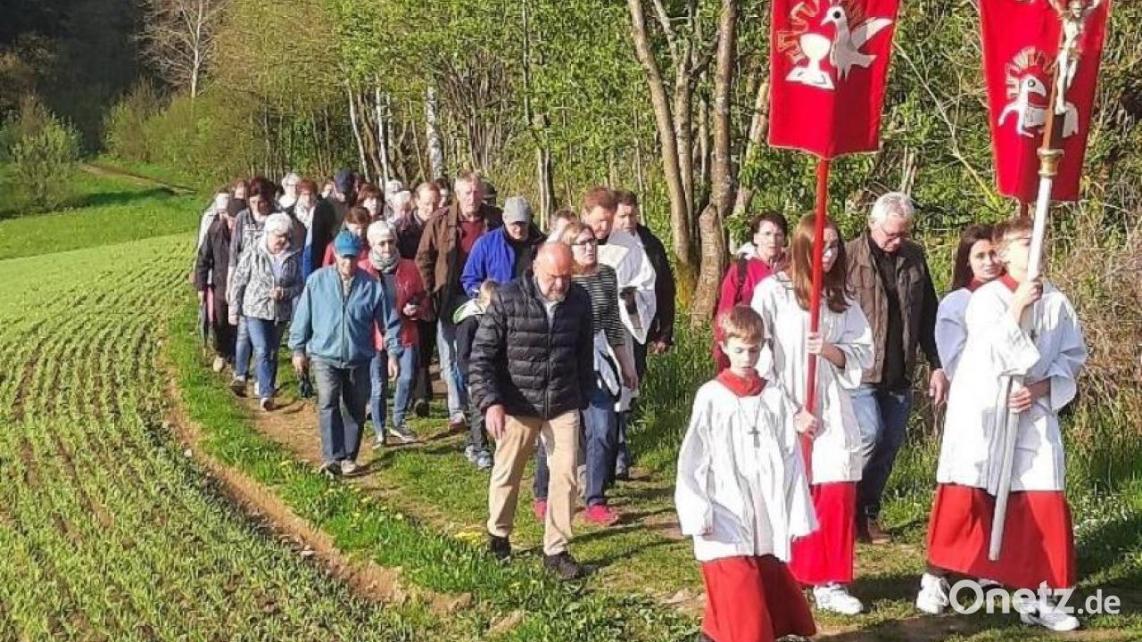 Singend und betend durch die Fluren | Onetz