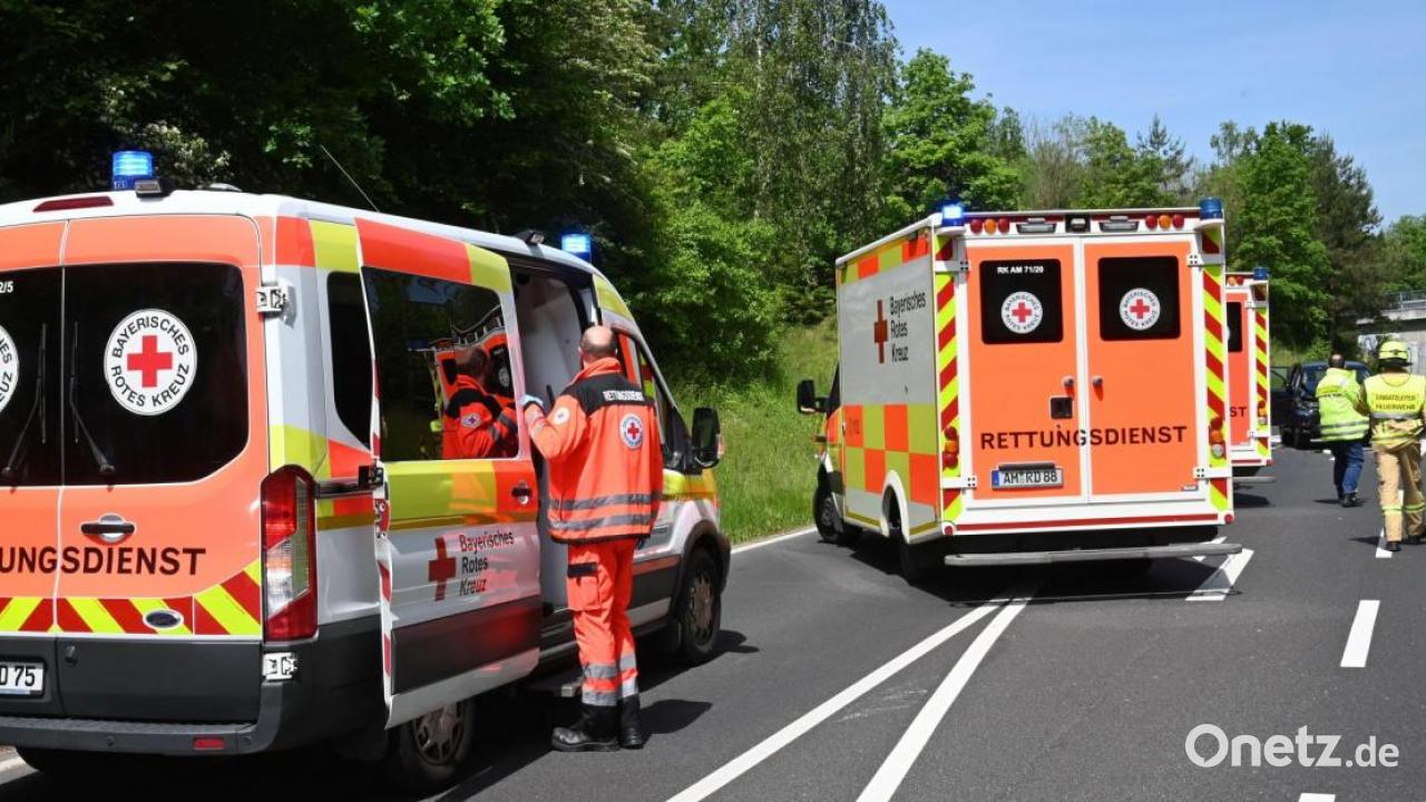 Auto übersehen: Drei Verletzte und 90 000 Euro Schaden | Onetz