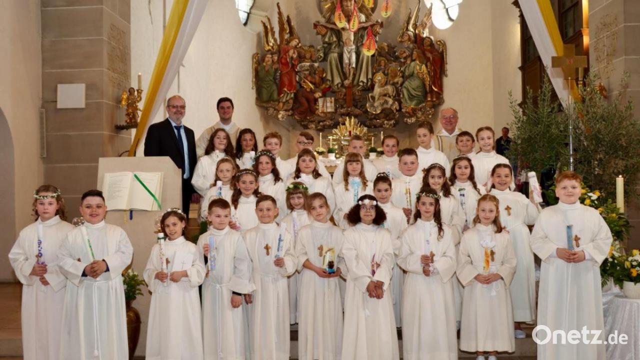 30 Kinder empfangen in der Pfarrei Dreifaltigkeit erstmals Kommunion | Onetz
